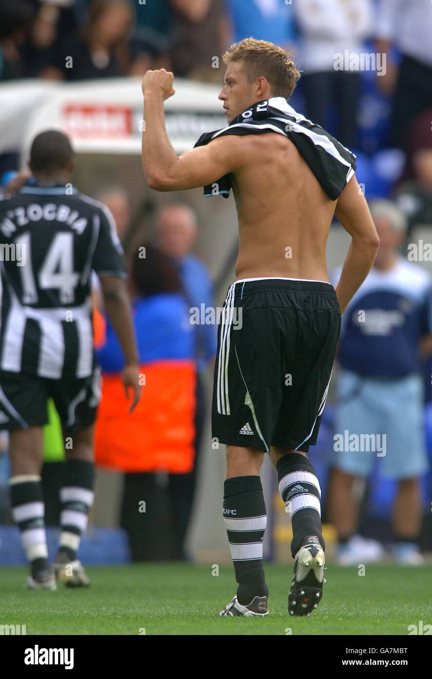Alan Smith, Newcastle United celebrates after the final whistle Stock ...