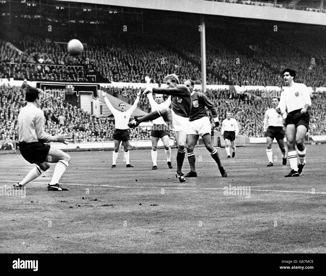 England goalkeeper hi-res stock photography and images - Alamy