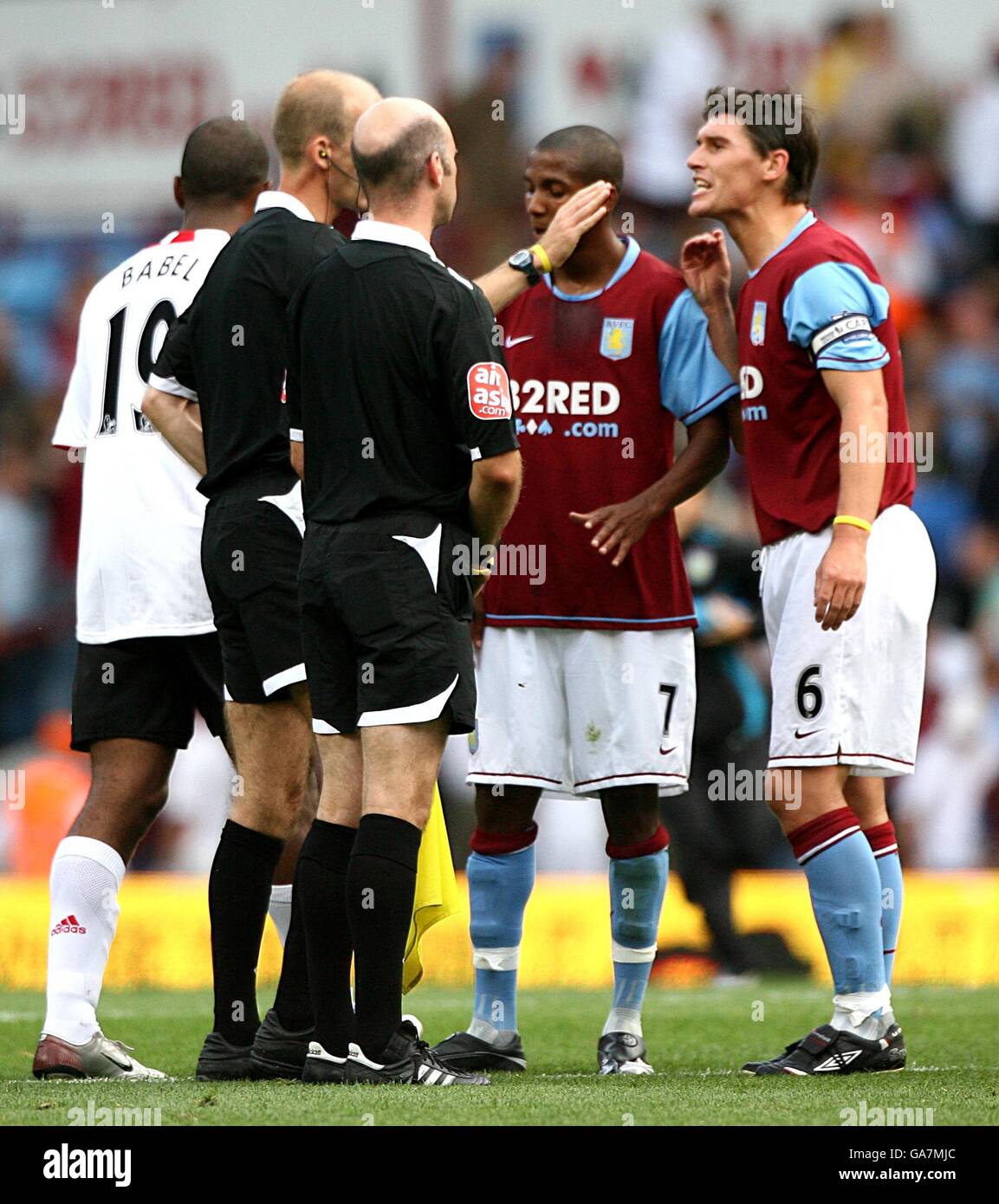 Mike riley premier league referee hi-res stock photography and images ...