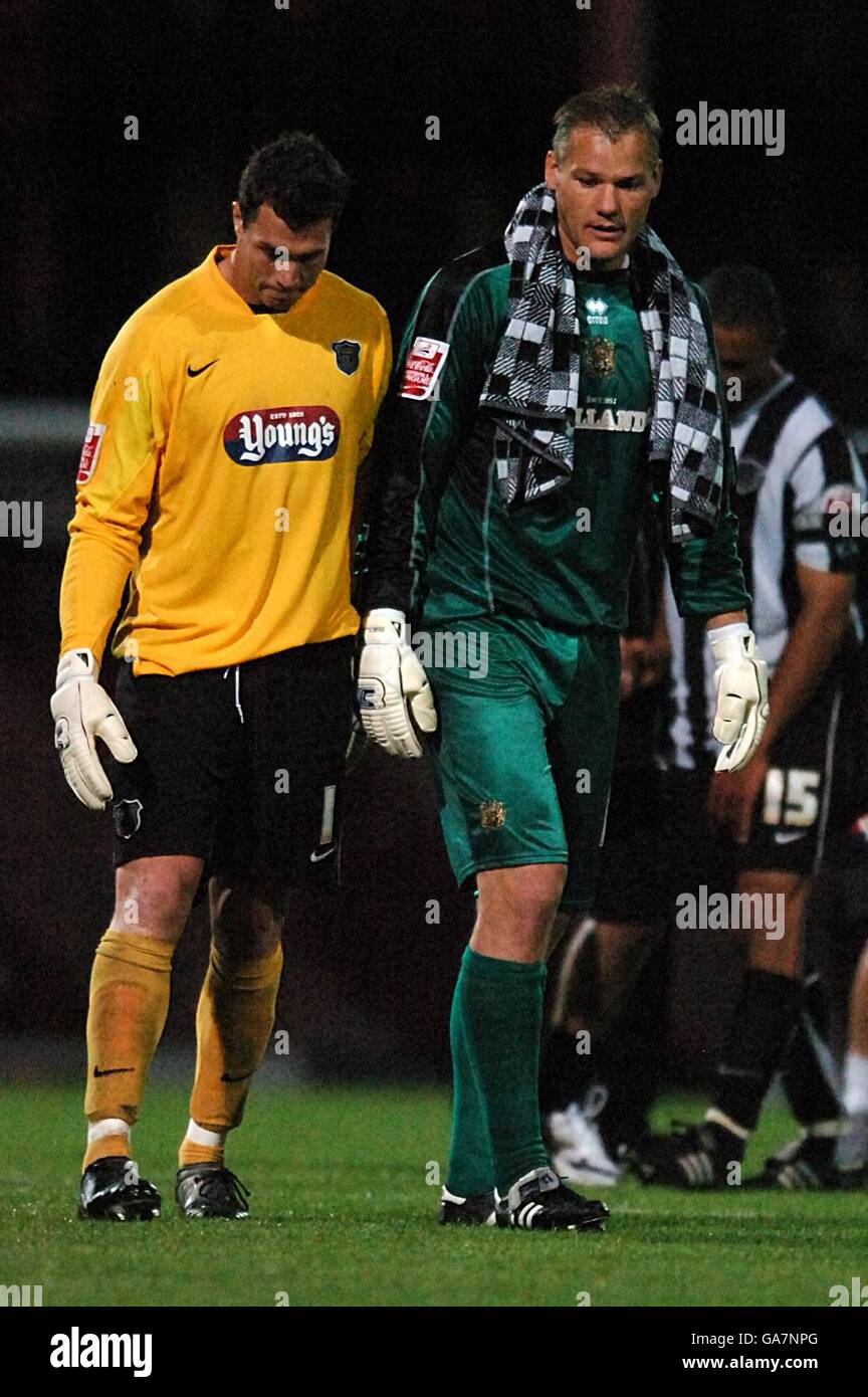 Brian Jensen, Burnley goalkeeper (r) and Phillip Barnes, Grimsby Town ...
