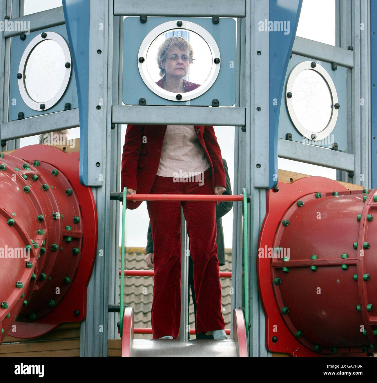 Social Development Minister, Margaret Ritchie, in the Seacourt estate ...