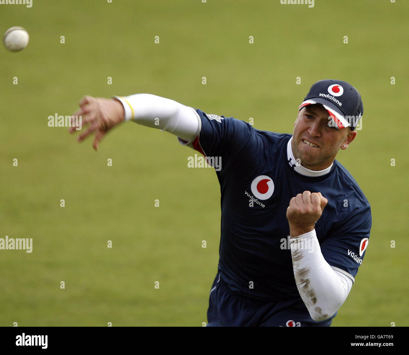 Matt prior training session rose bowl hi-res stock photography and ...