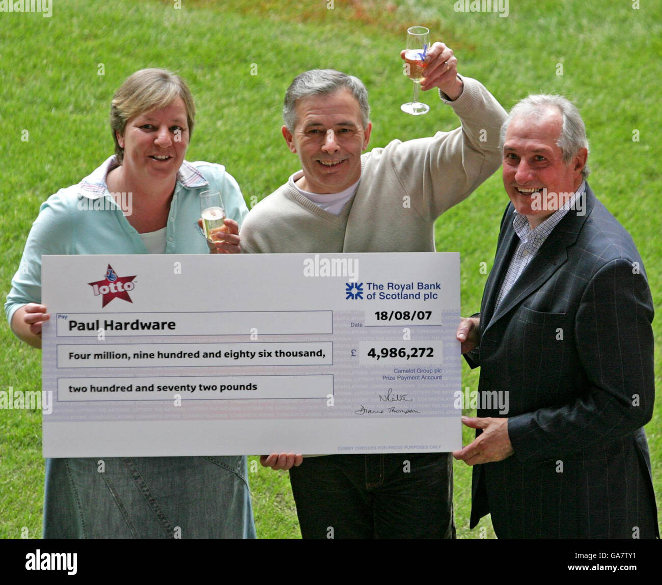 Lottery lotto celebrating cheque hi-res stock photography and images ...