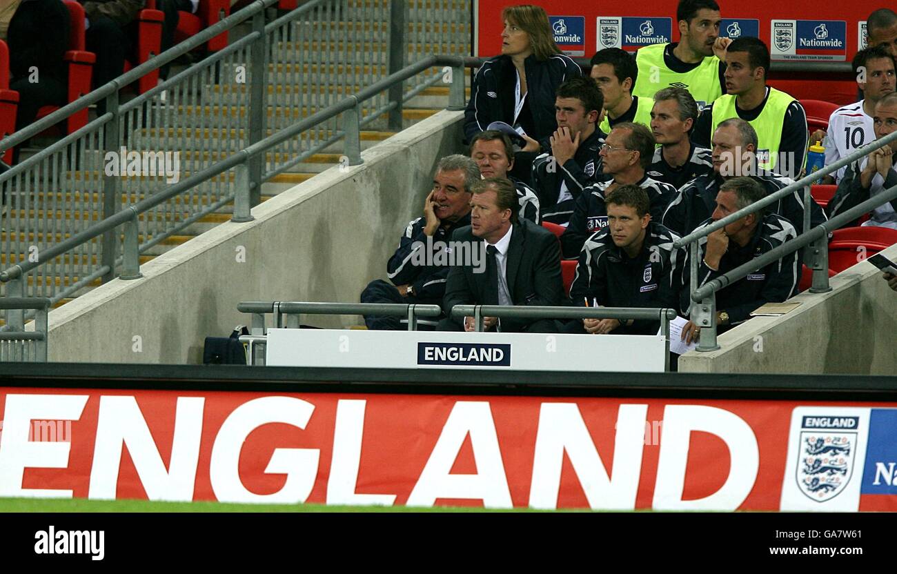 Terry venables england dugout hi-res stock photography and images - Alamy