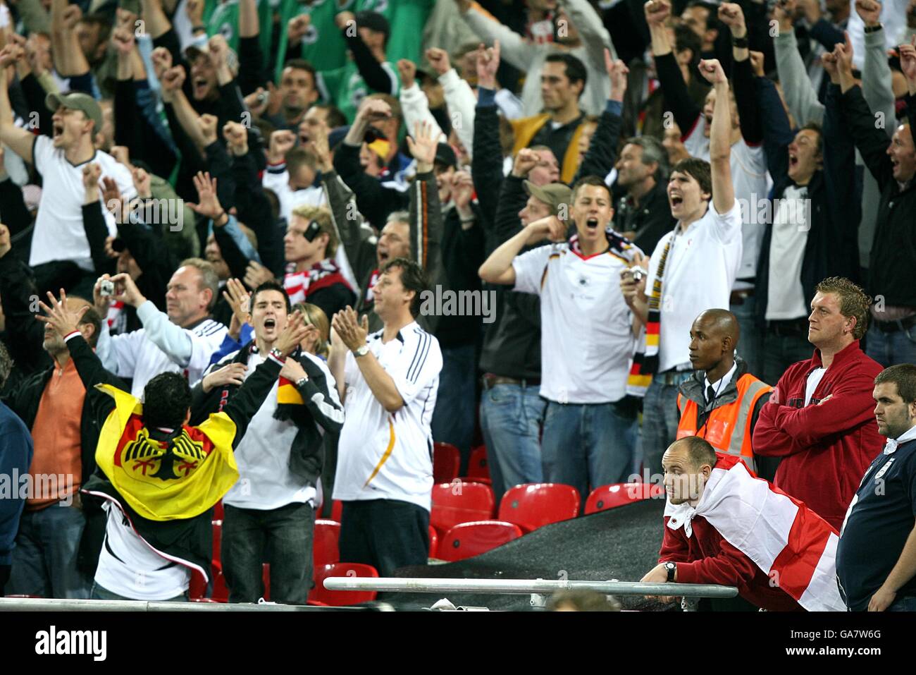 Celebration fan football hli hi-res stock photography and images - Alamy