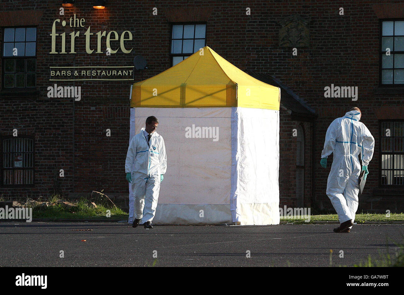Police officers scene outside outside fir tree pub in croxteth hi-res ...