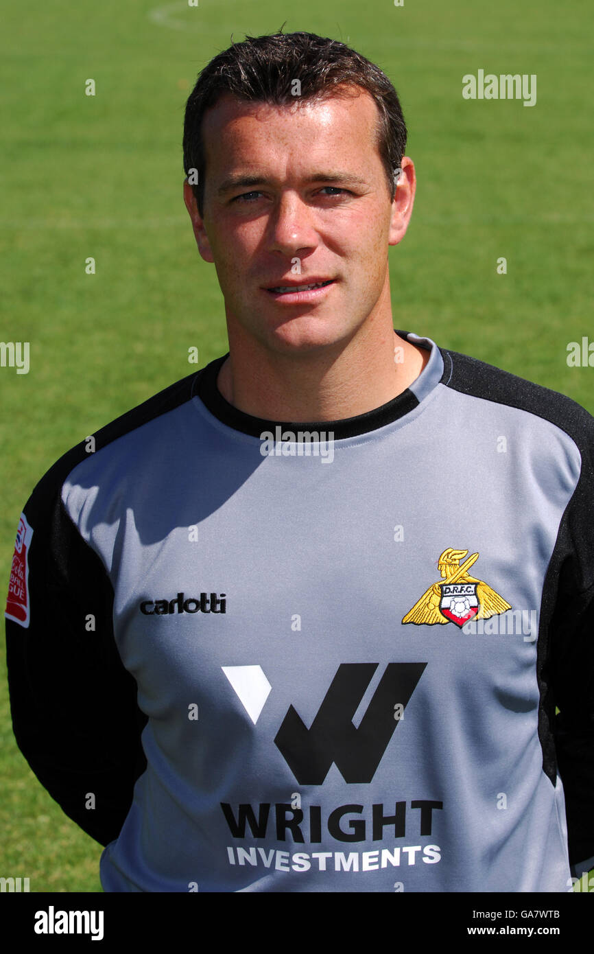 Doncaster rovers goalkeeper neil sullivan hi-res stock photography and ...