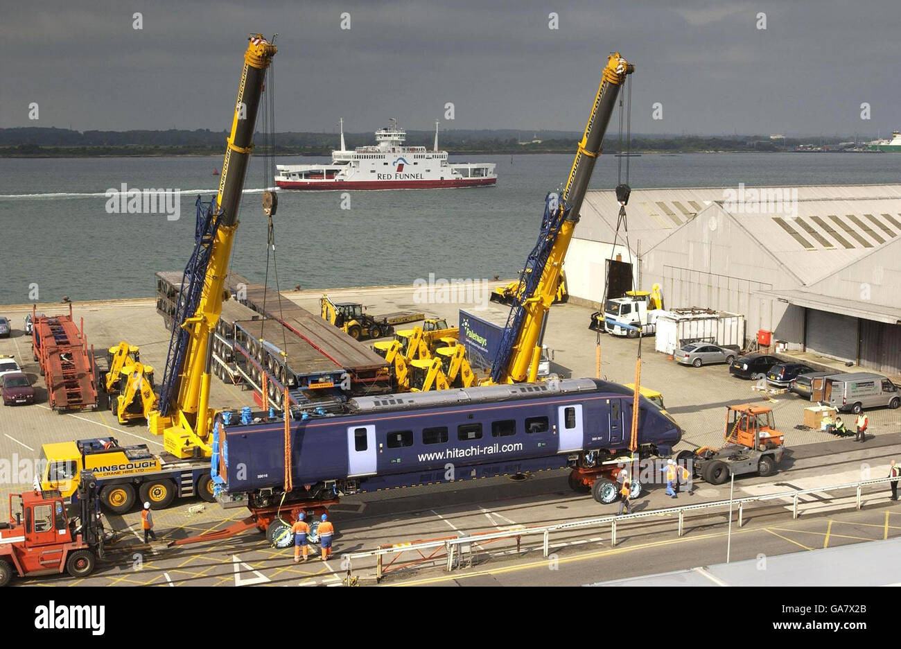Japanese bullet train arrives hi-res stock photography and images - Alamy