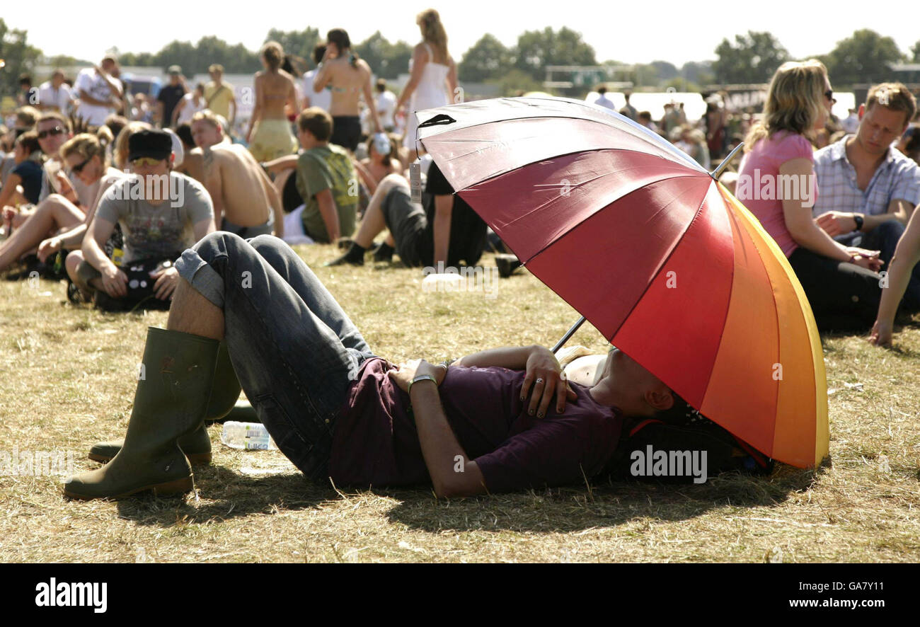Carling Reading Festival 2007. The crowd enjoy the good weather at the ...