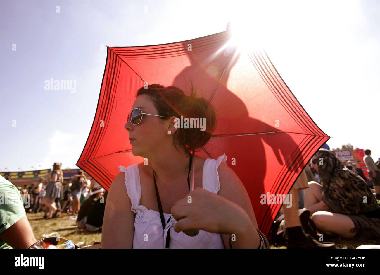 Festival goer at the 2007 carling reading festival in reading hi-res ...