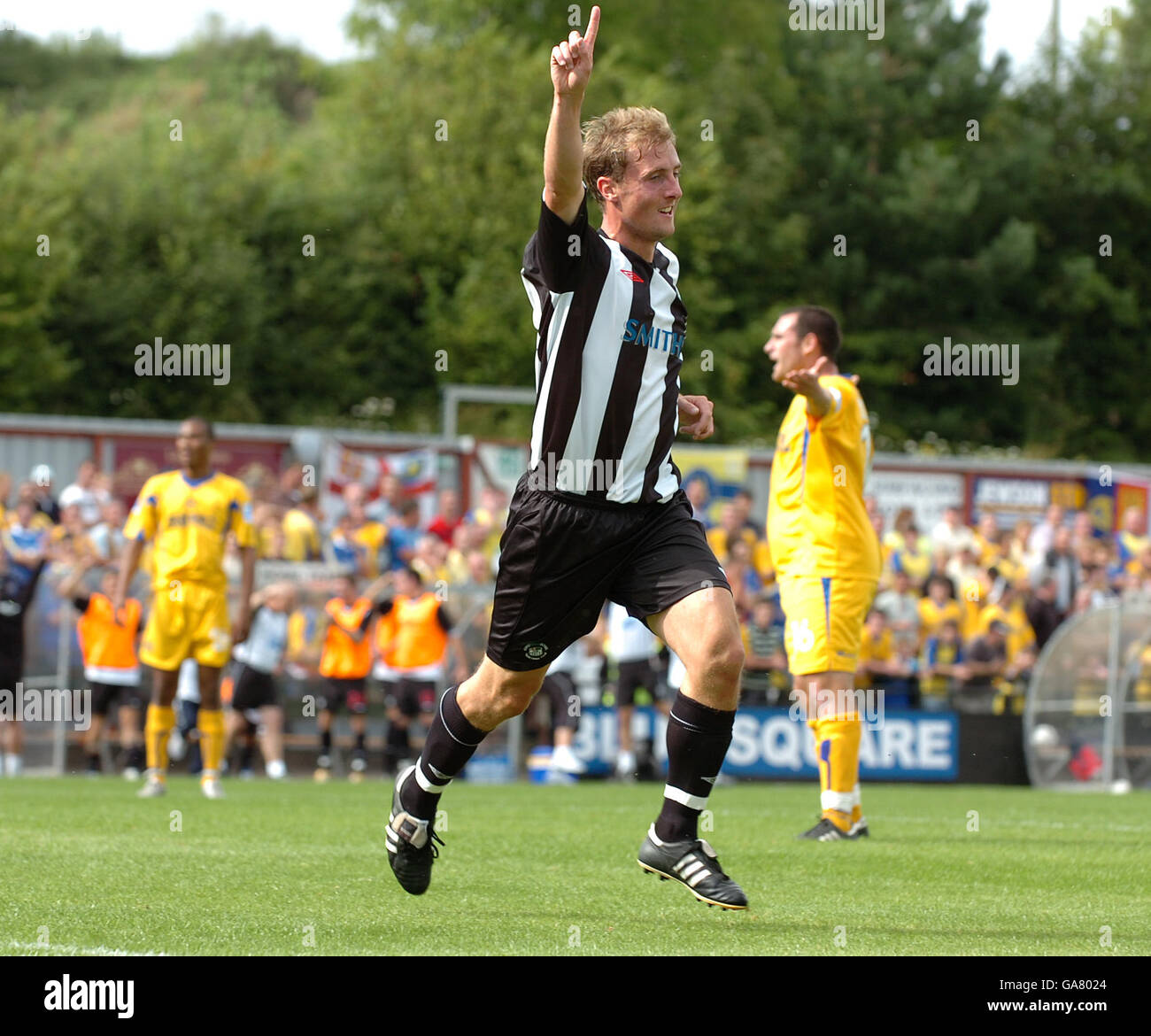 Forest green rovers goal hi-res stock photography and images - Alamy