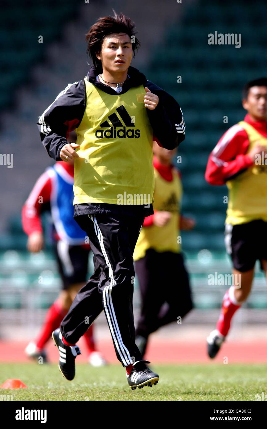 Soccer - Carlsberg Cup - China Training. Li Weifeng, China Stock Photo - Alamy