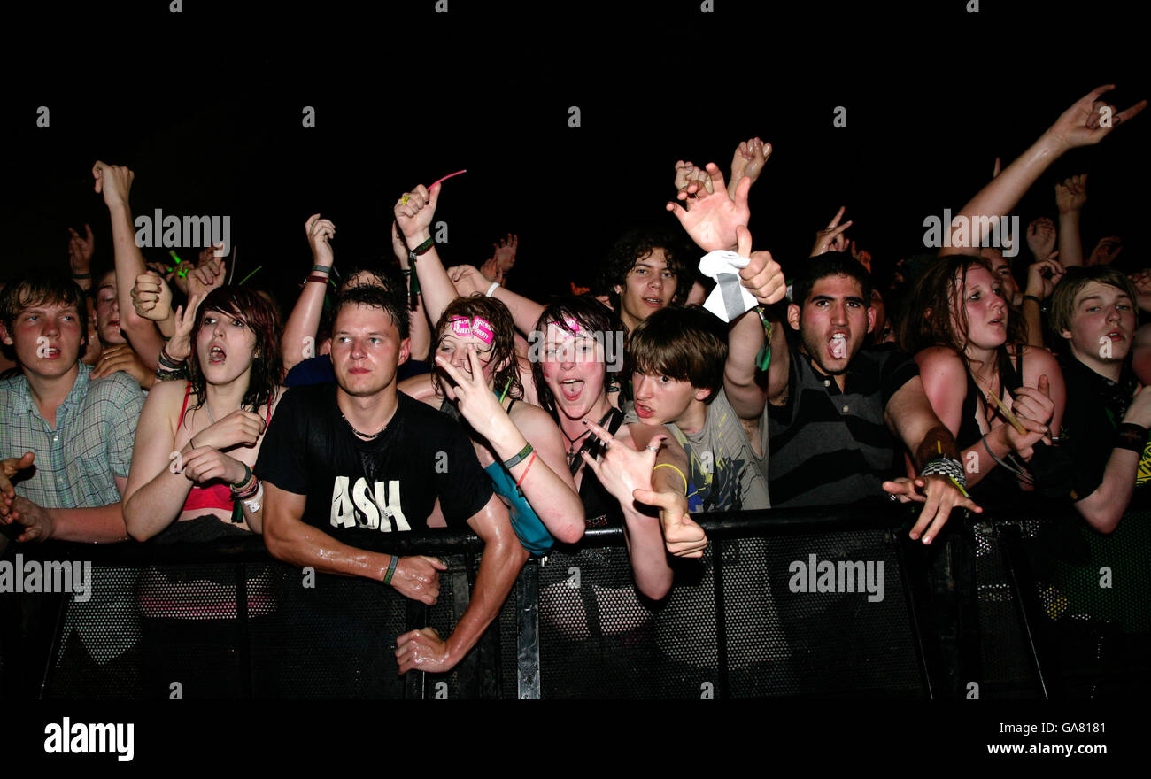 The crowd at the 2007 Carling Reading Festival in Reading, Berkshire ...