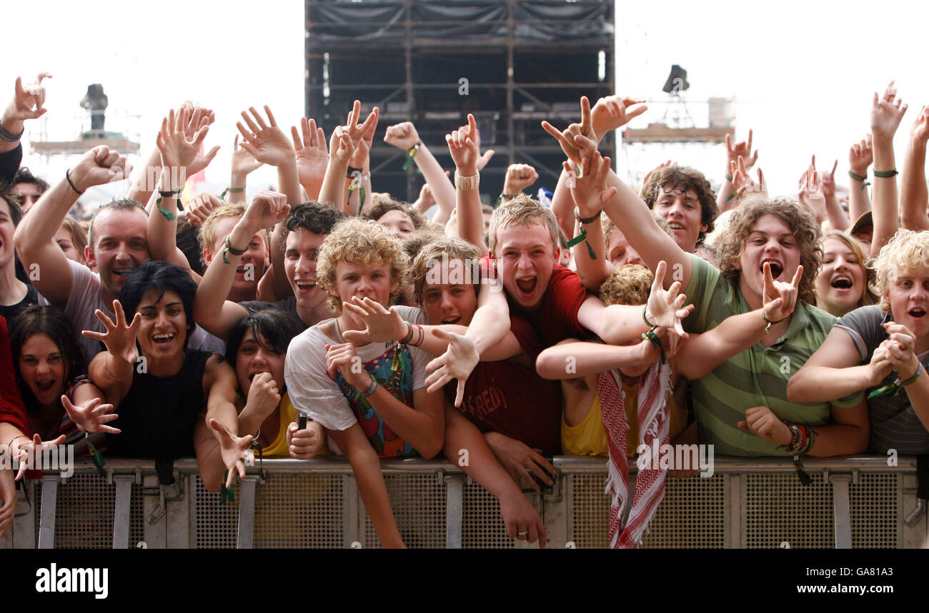 The crowd at the 2007 Carling Reading Festival in Reading, Berkshire ...