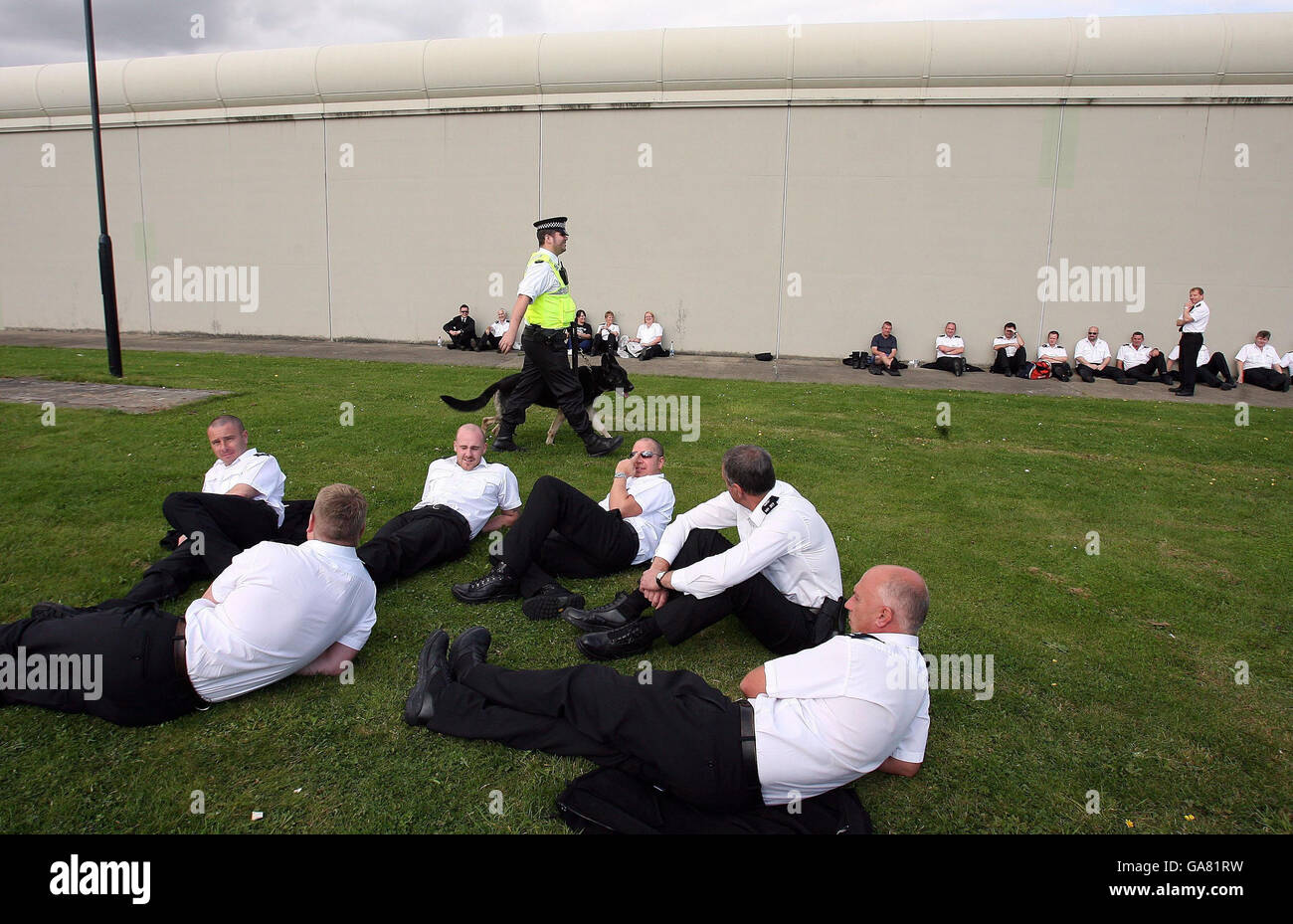 Prison officers strike Stock Photo - Alamy