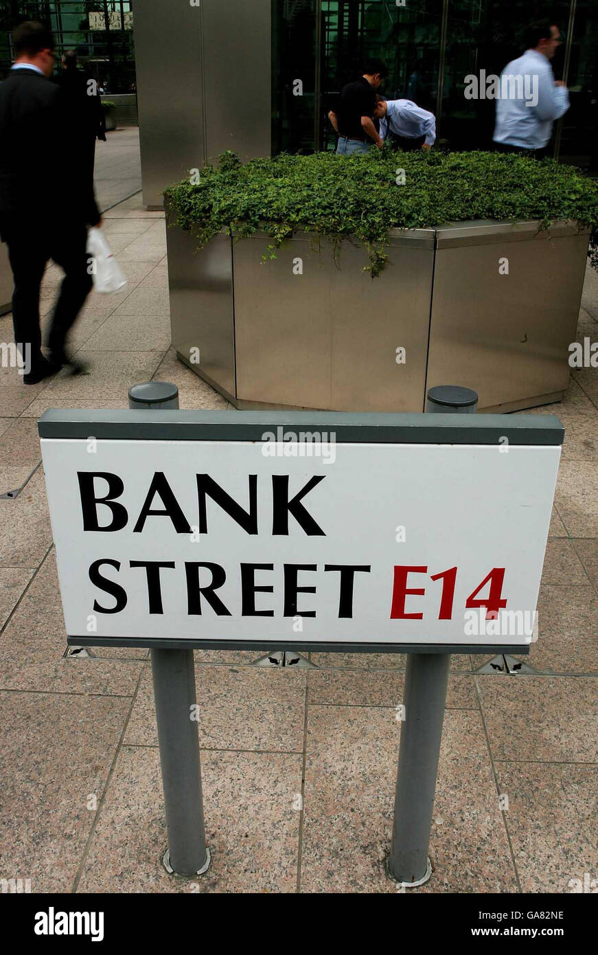 General view of Bank Street at Canary Wharf, London Stock Photo - Alamy
