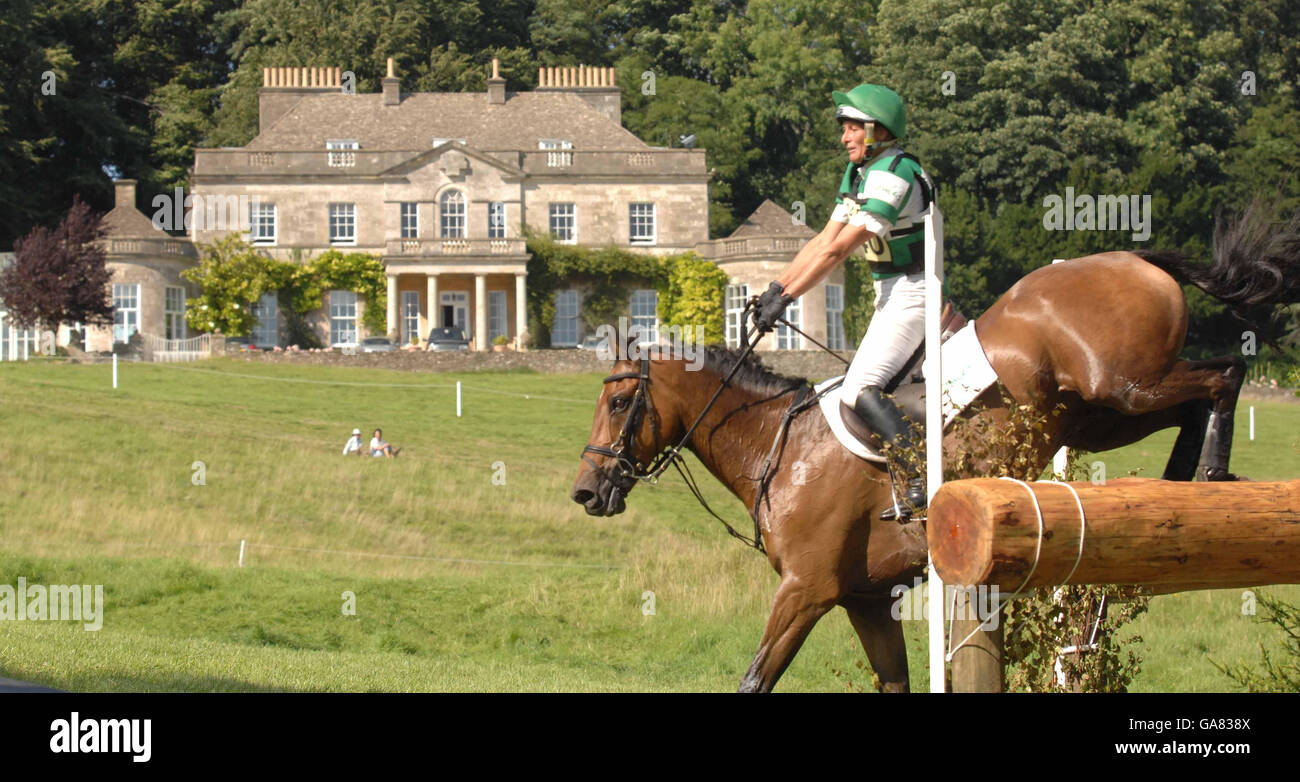 Gatcombe park house hi-res stock photography and images - Alamy