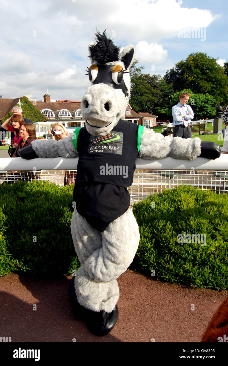 Horse Racing - PFA & Elmbridge Night - Sandown Park Stock Photo - Alamy