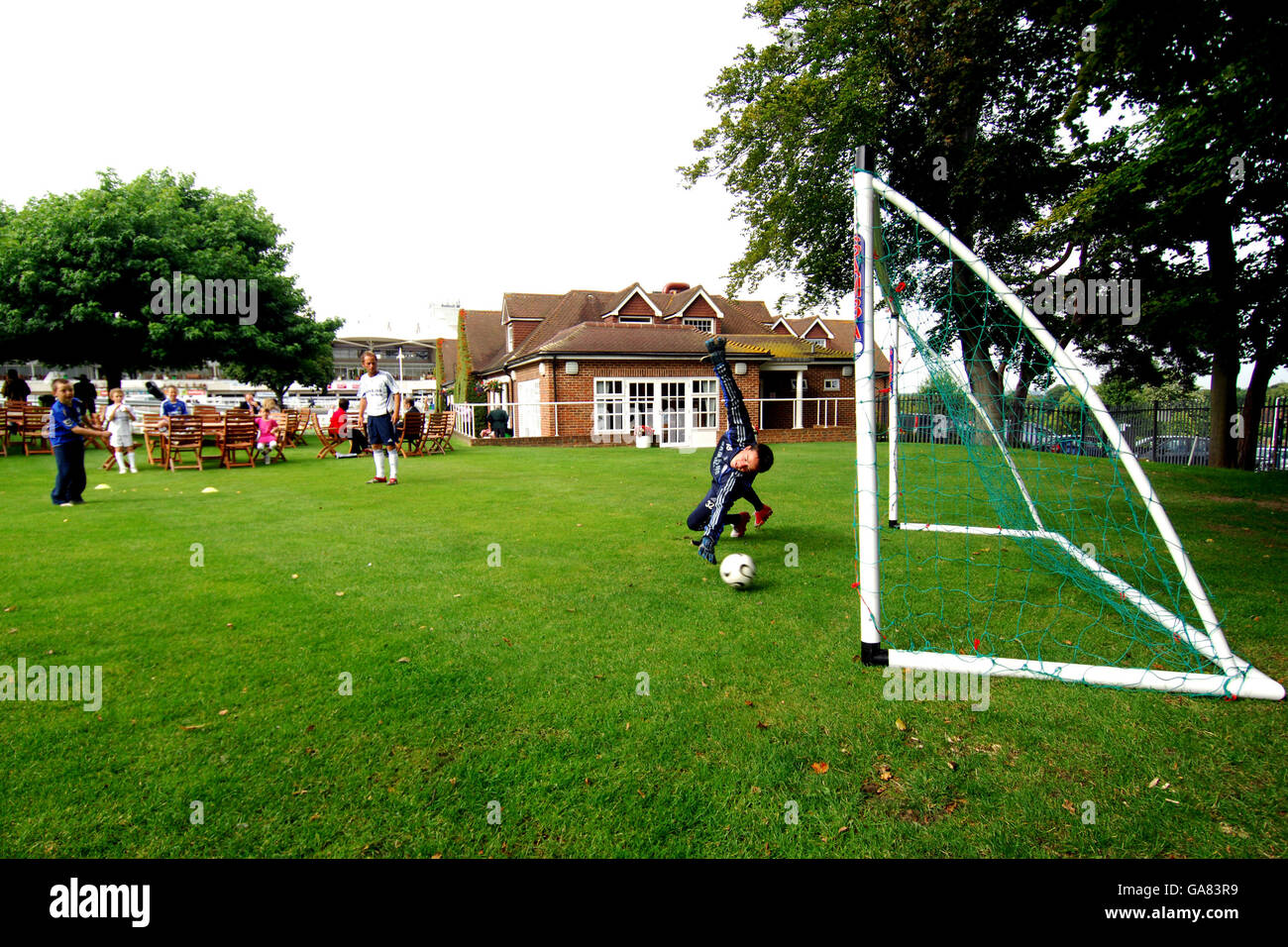 Go for a night out hi-res stock photography and images - Alamy