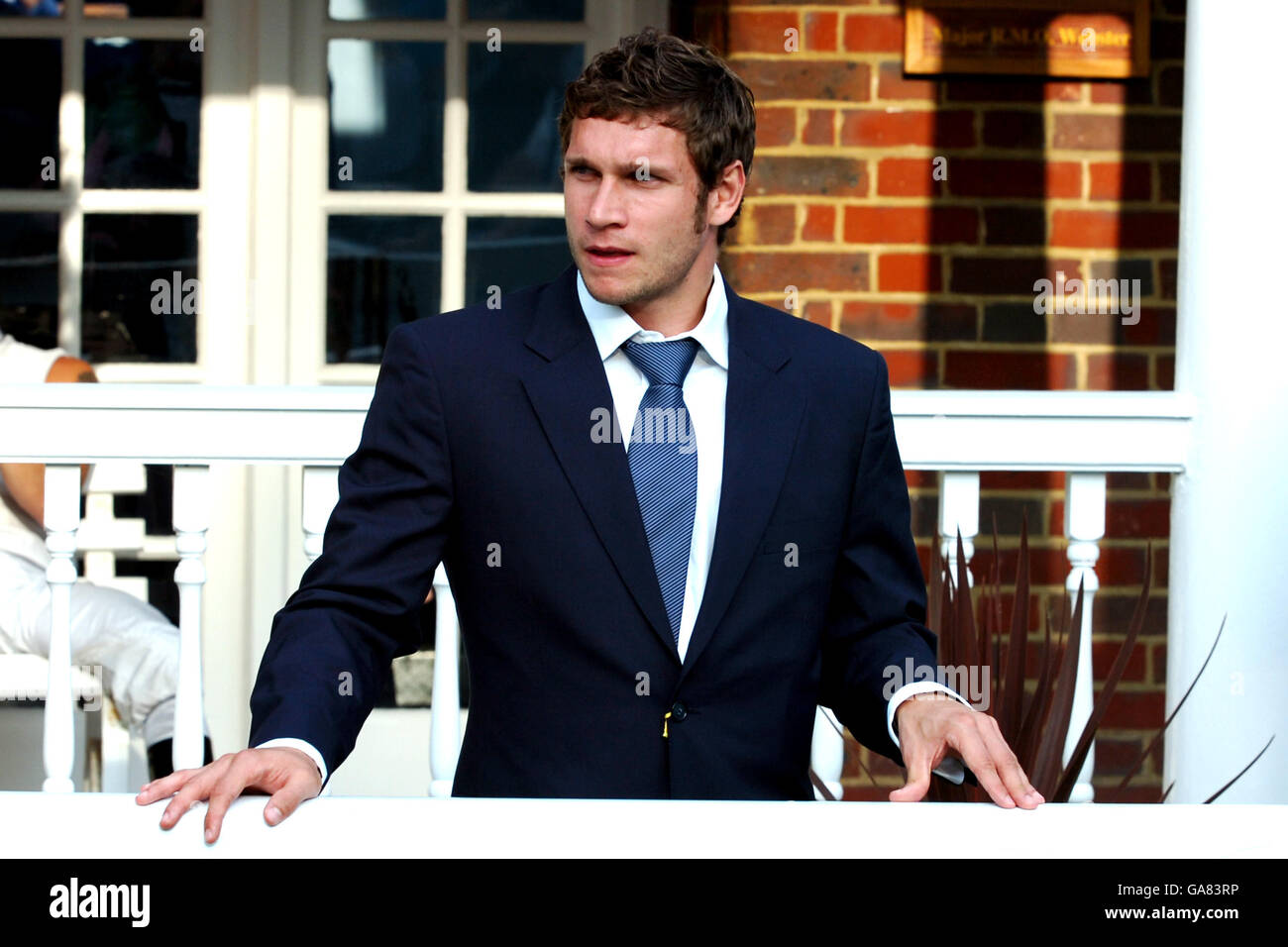 Horse Racing - PFA & Elmbridge Night - Sandown Park Stock Photo - Alamy