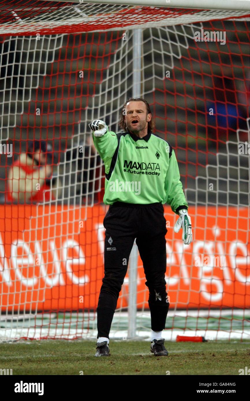 Borussia monchengladbachs goalkeeper jorg stiel hi-res stock ...