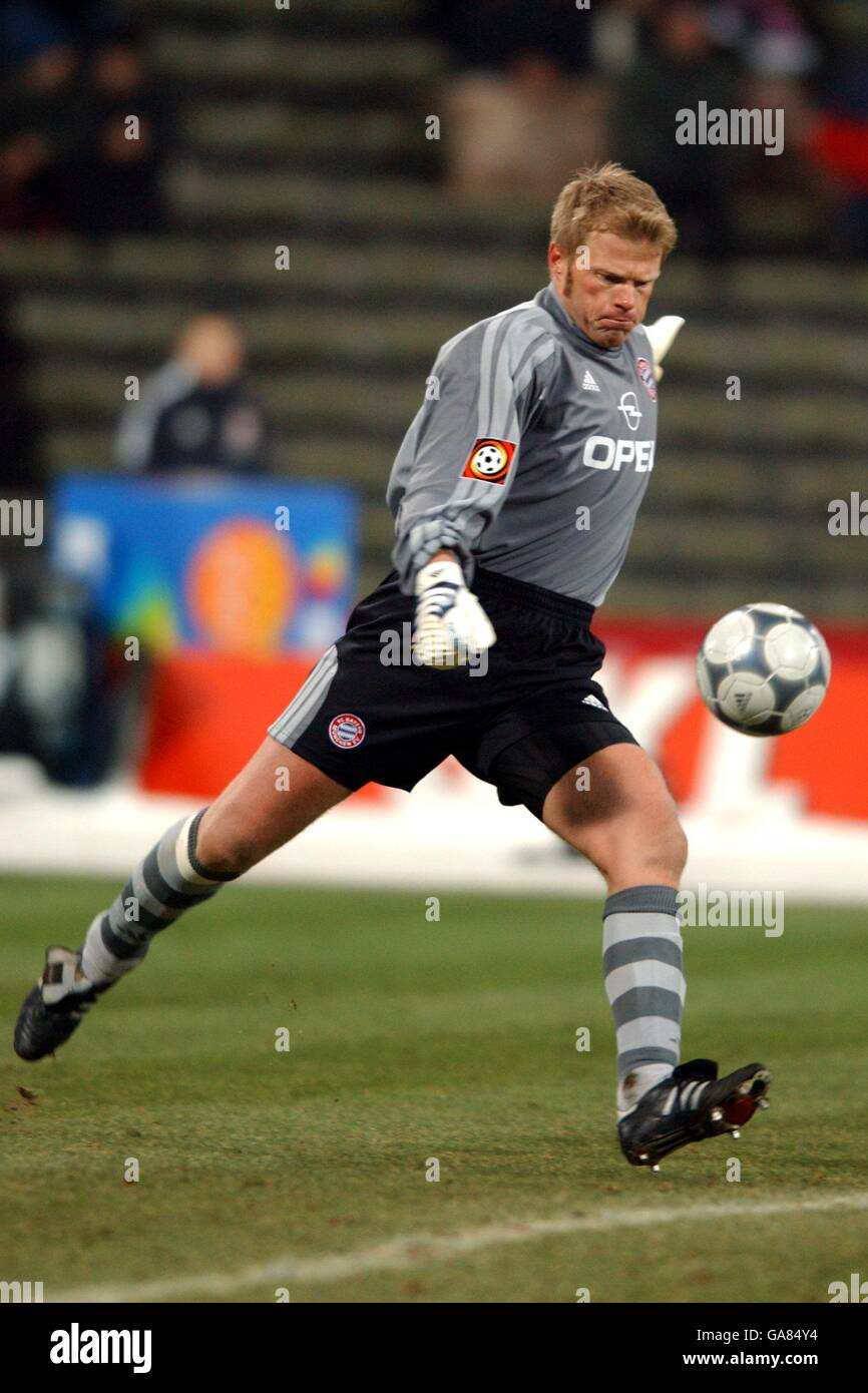 Oliver kahn goalkeeper bundesliga club hi-res stock photography and ...
