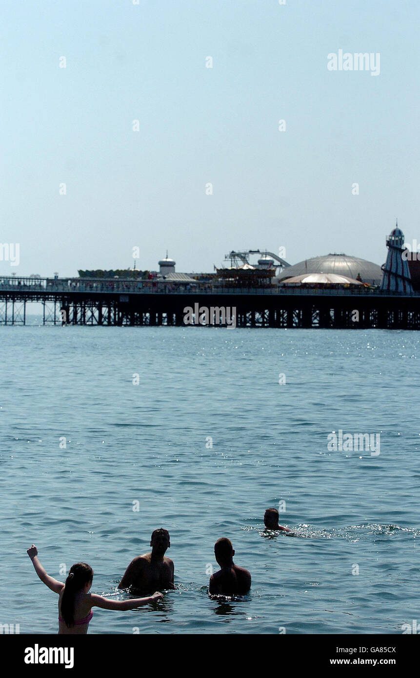 Beachgoers enjoying the weather hi-res stock photography and images - Alamy