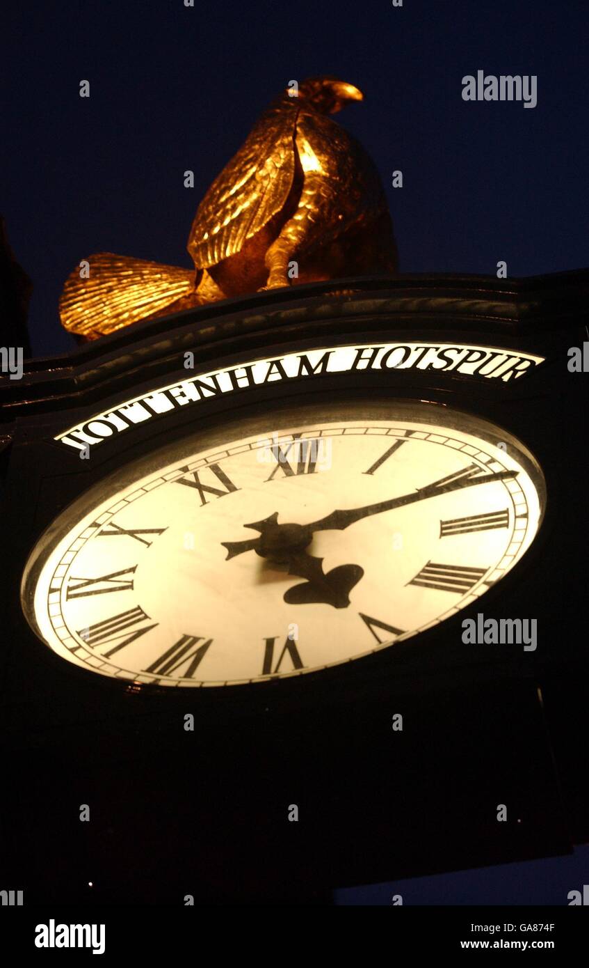 The tottenham hotspur cockerel hi-res stock photography and images - Alamy