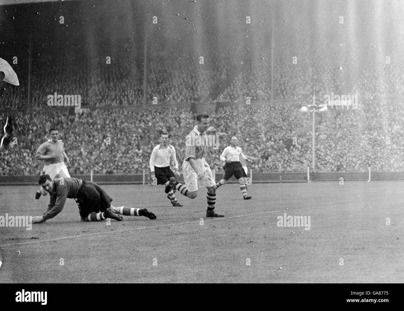 Reg lewis hi-res stock photography and images - Alamy