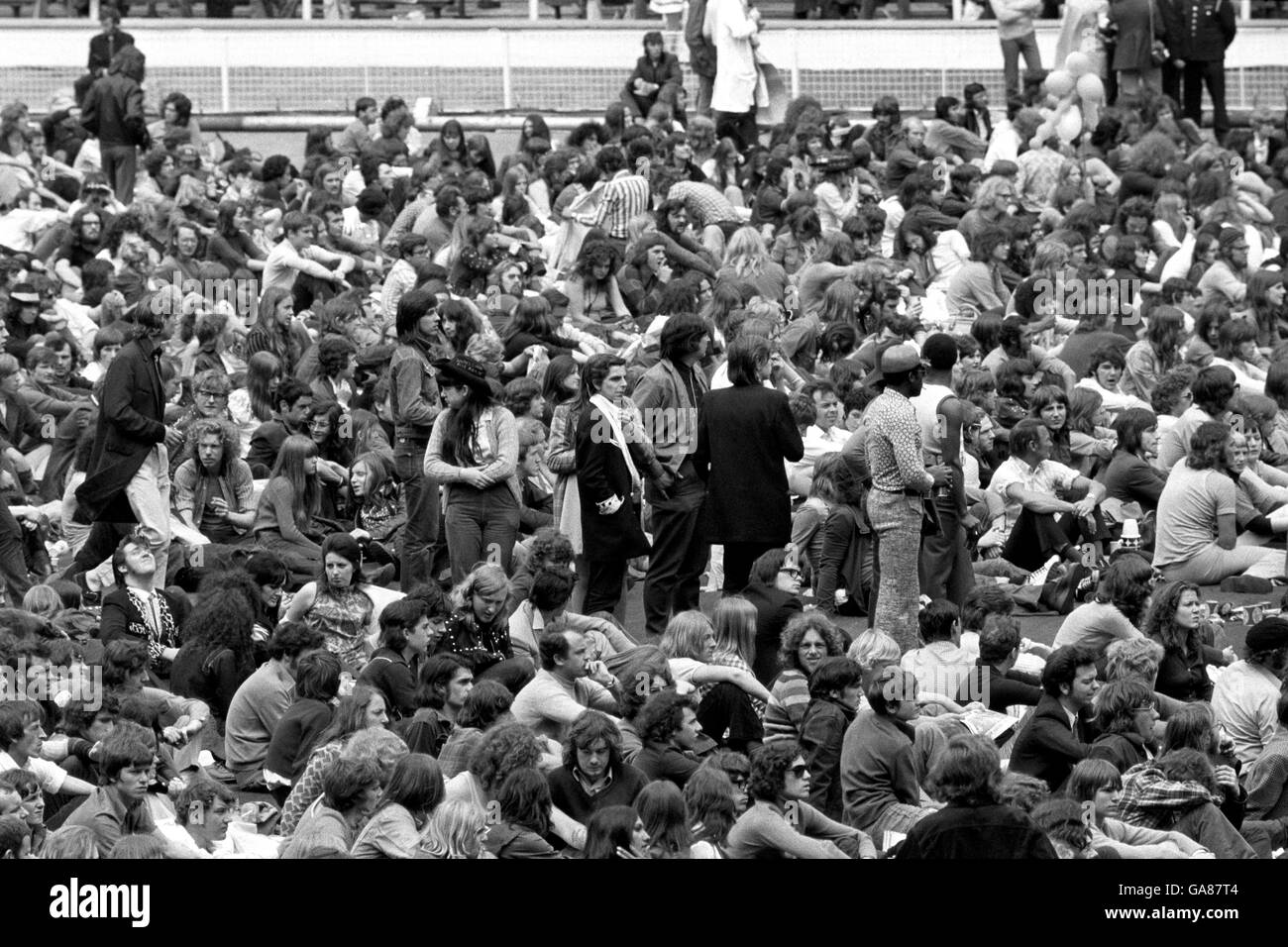 Old wembley stadium concert hi-res stock photography and images - Alamy Old wembley stadium concert hi-res stock photography and images - Alamy