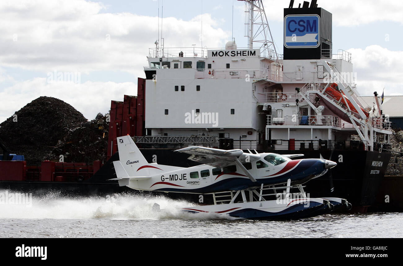 Europes first city centre seaplane hi-res stock photography and images ...