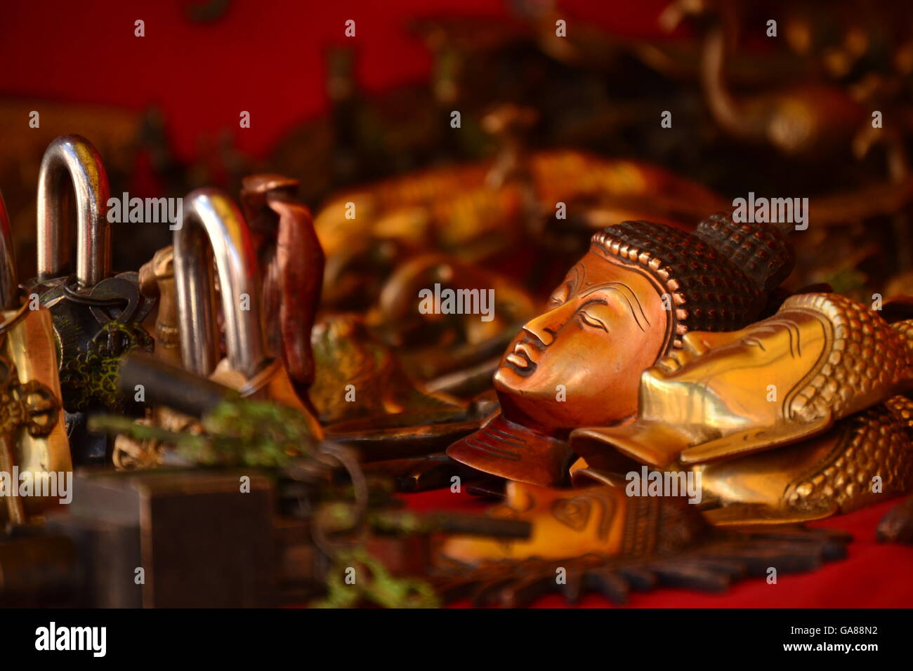 Buddha statues at Tibetan market in Leh Stock Photo - Alamy