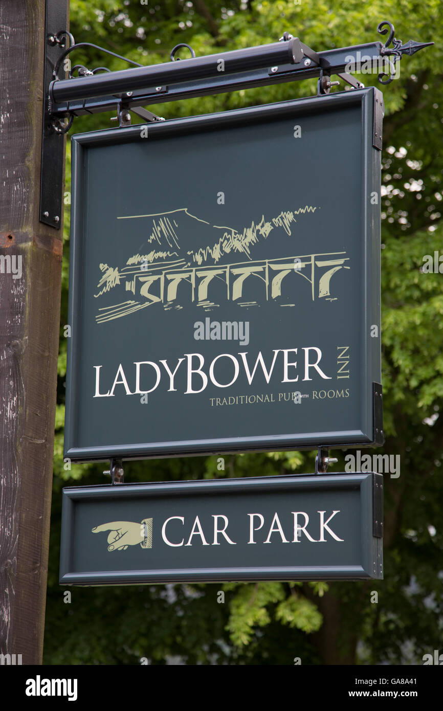 Ladybower pub hi-res stock photography and images - Alamy