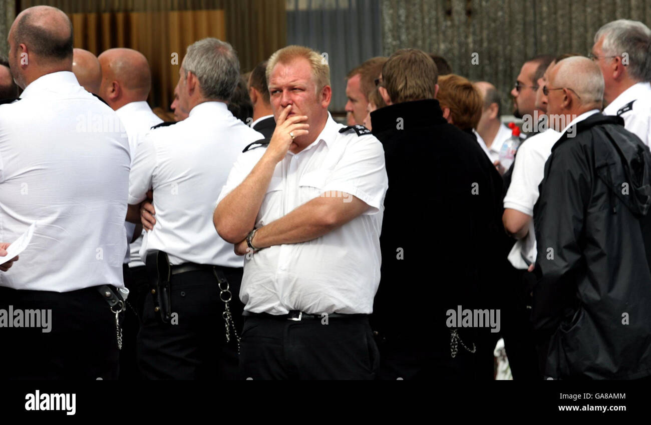 Prison officers strike Stock Photo - Alamy