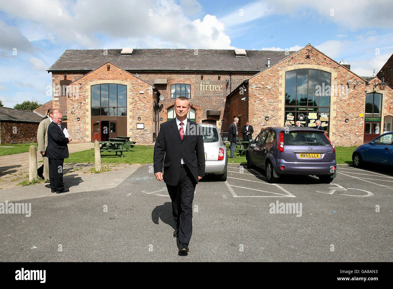 Detective Superintendent Dave Kelly (centre), the senior investigating ...