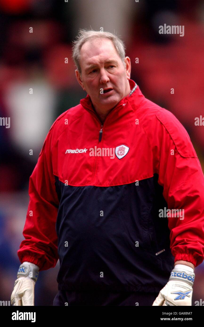 Liverpools goalkeeping coach joe corrigan hi-res stock photography and ...