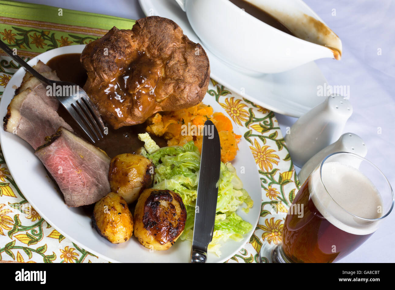 Traditional pub restaurant sunday lunch english hi-res stock ...