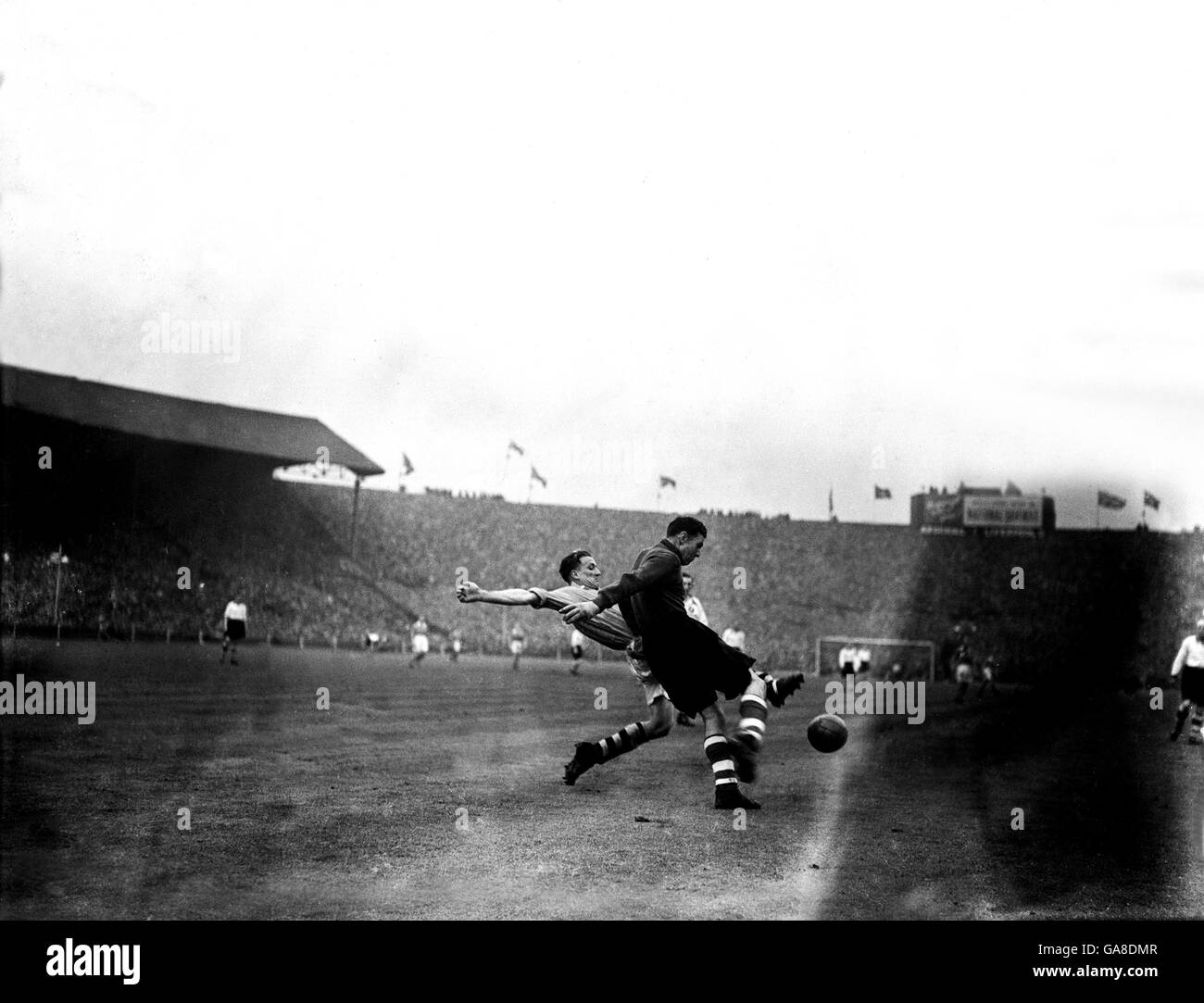 The liverpool goalkeeper Black and White Stock Photos & Images - Alamy