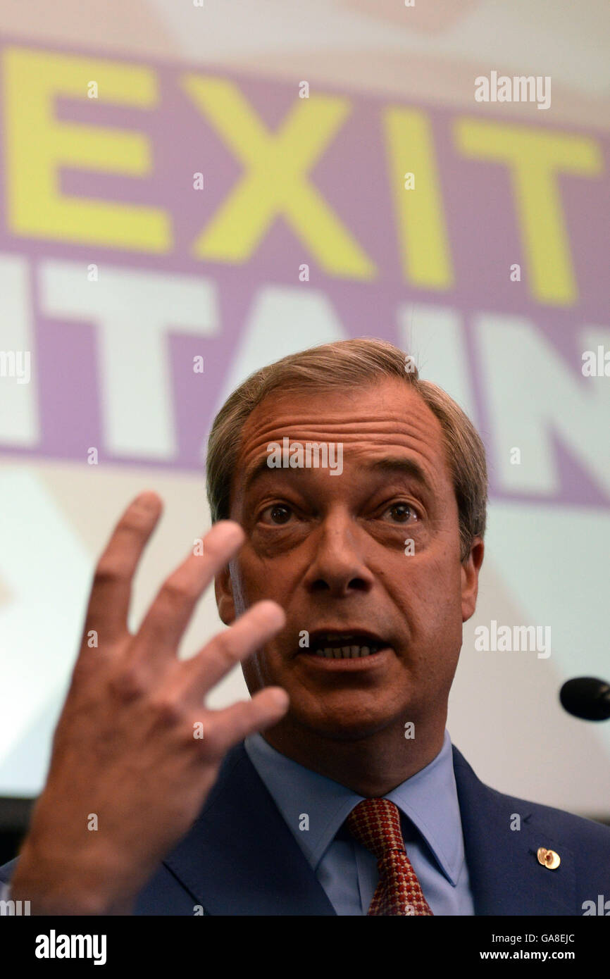 Ukip leader Nigel Farage announces he is resigning as party leader ...