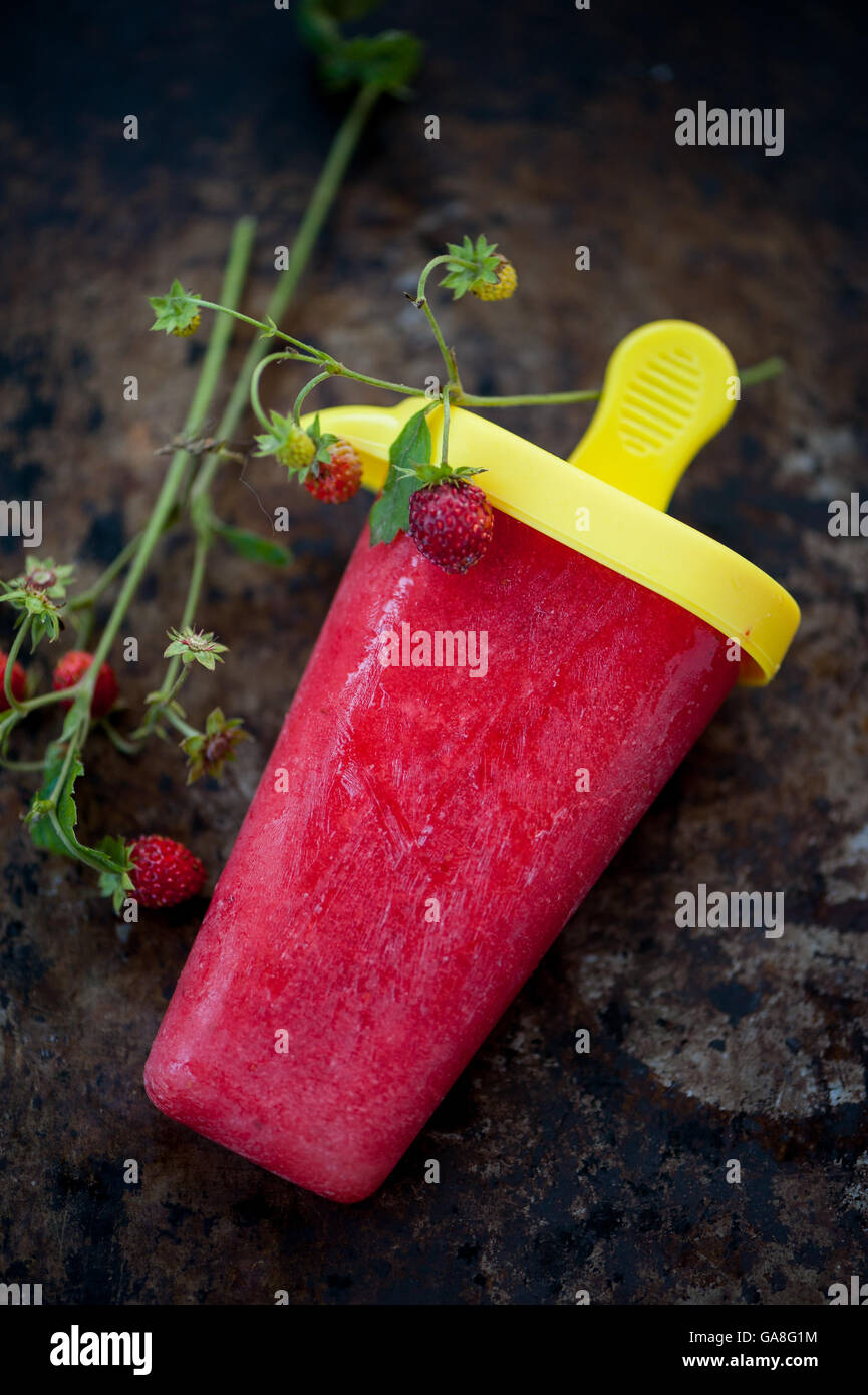 Strawberry ice cream popsicle Stock Photo - Alamy