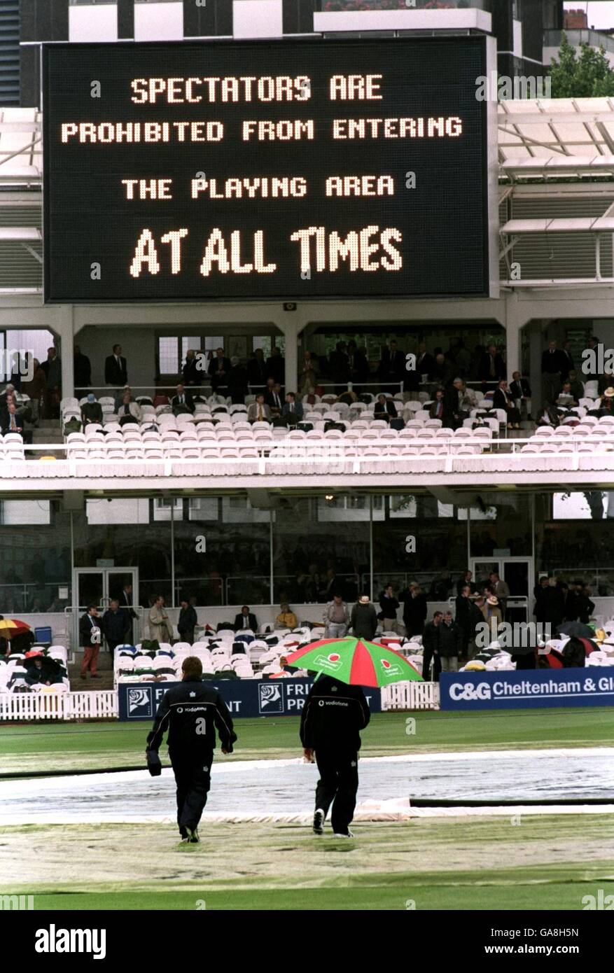 Cricket scoreboard lords hi-res stock photography and images - Alamy