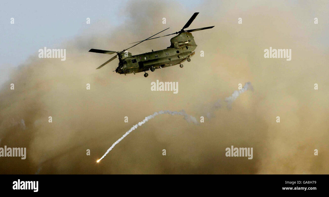 Chaff helicopter hi-res stock photography and images - Alamy