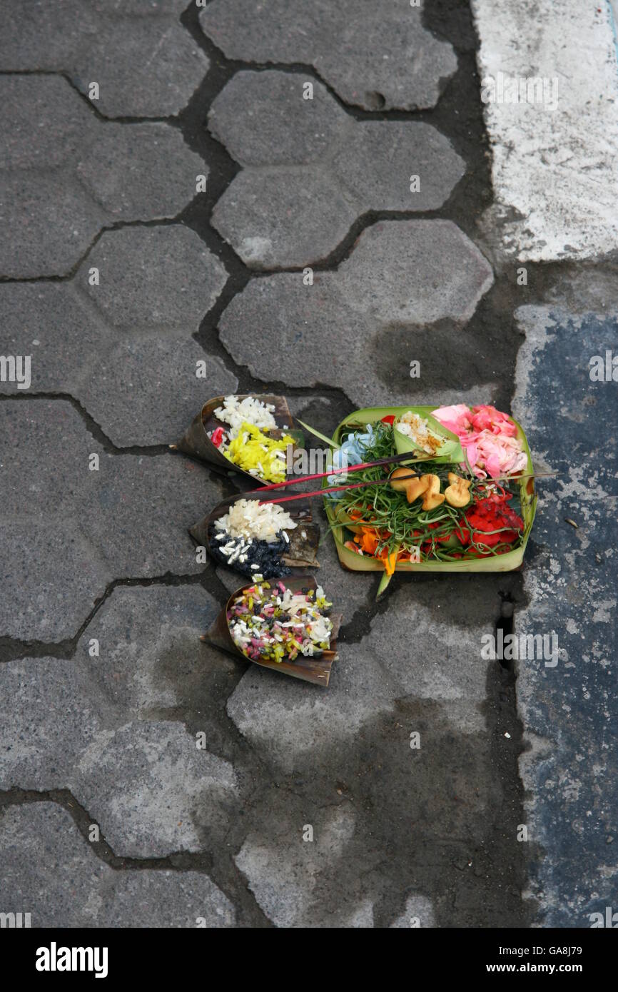 Canang sari, Traditional balinese offerings to gods in Bali with ...