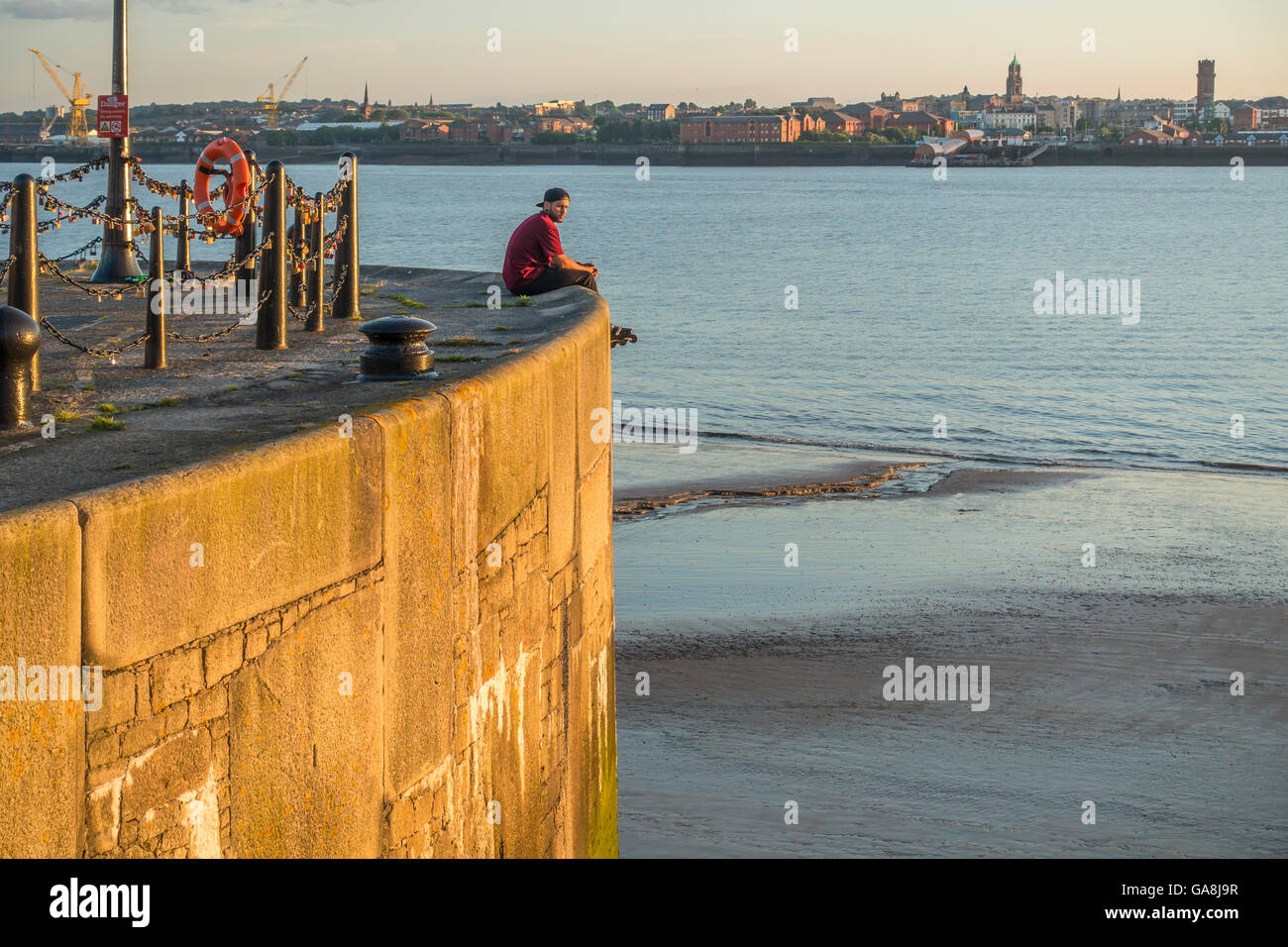 Dock wall hi-res stock photography and images - Alamy