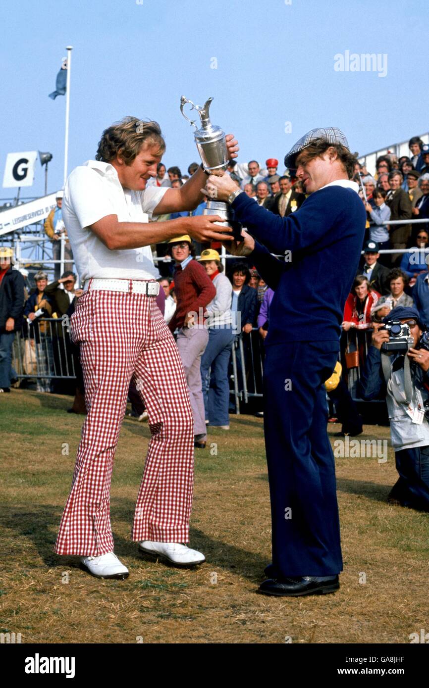 Open Champion Tom Watson (r) and runner up Jack Newton (l) try to fix ...