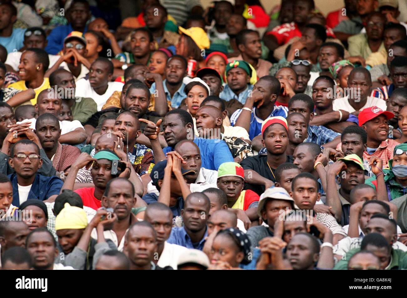 The mali fans enjoy the game hi-res stock photography and images - Alamy