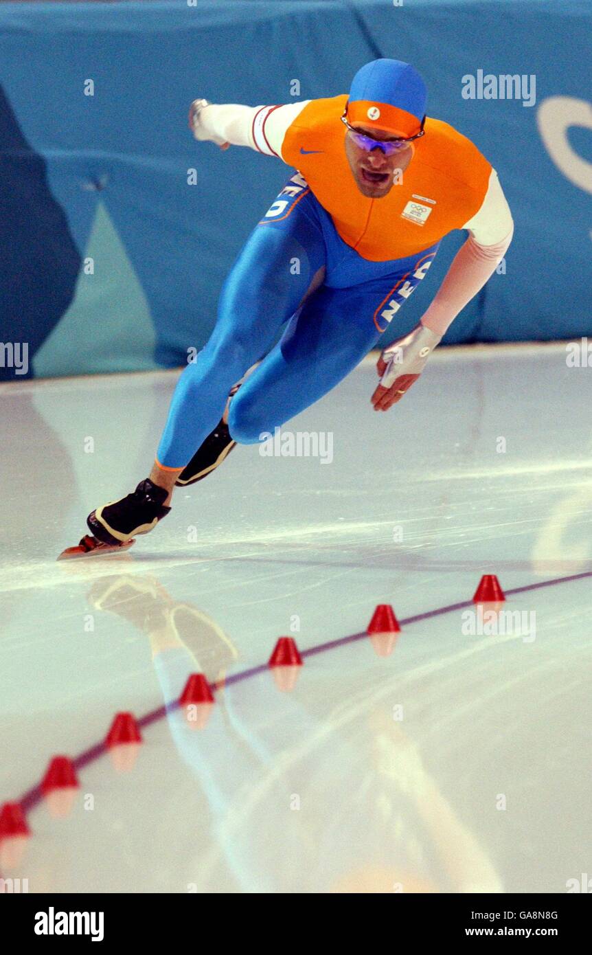 Skating mens hi-res stock photography and images - Alamy