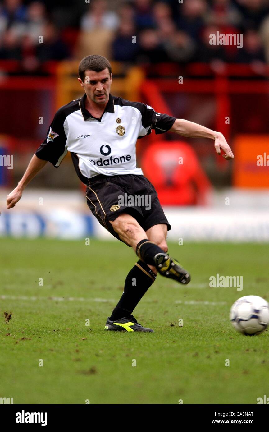 Manchester utd captain roy keane hi-res stock photography and images ...