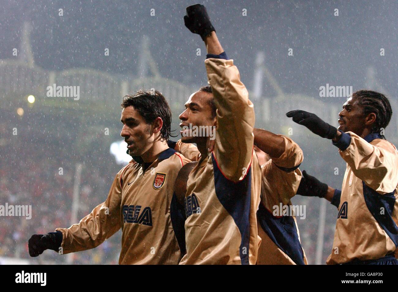 Soccer - UEFA Champions League - Group D - Bayer Leverkusen v Arsenal ...