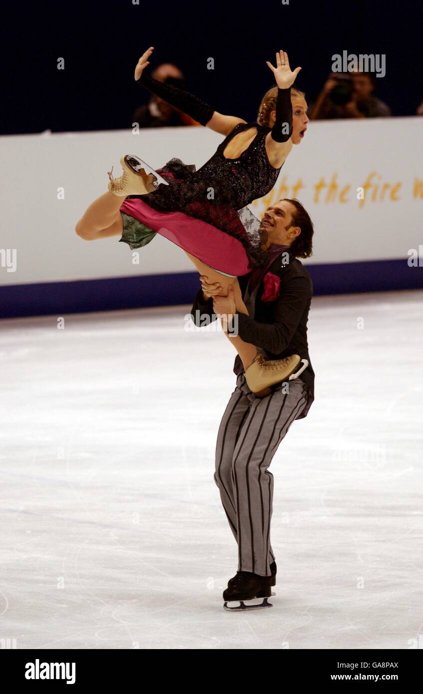 Sport ice skating dancing hi-res stock photography and images - Alamy